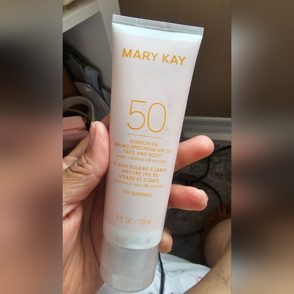 Mary Kay | Skincare | Mary Kay Suncare Spf 5 Sunscreen White And Gold ...